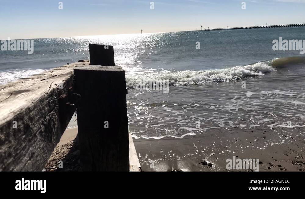 Littlehampton wave Stock Videos & Footage - HD and 4K Video Clips - Alamy