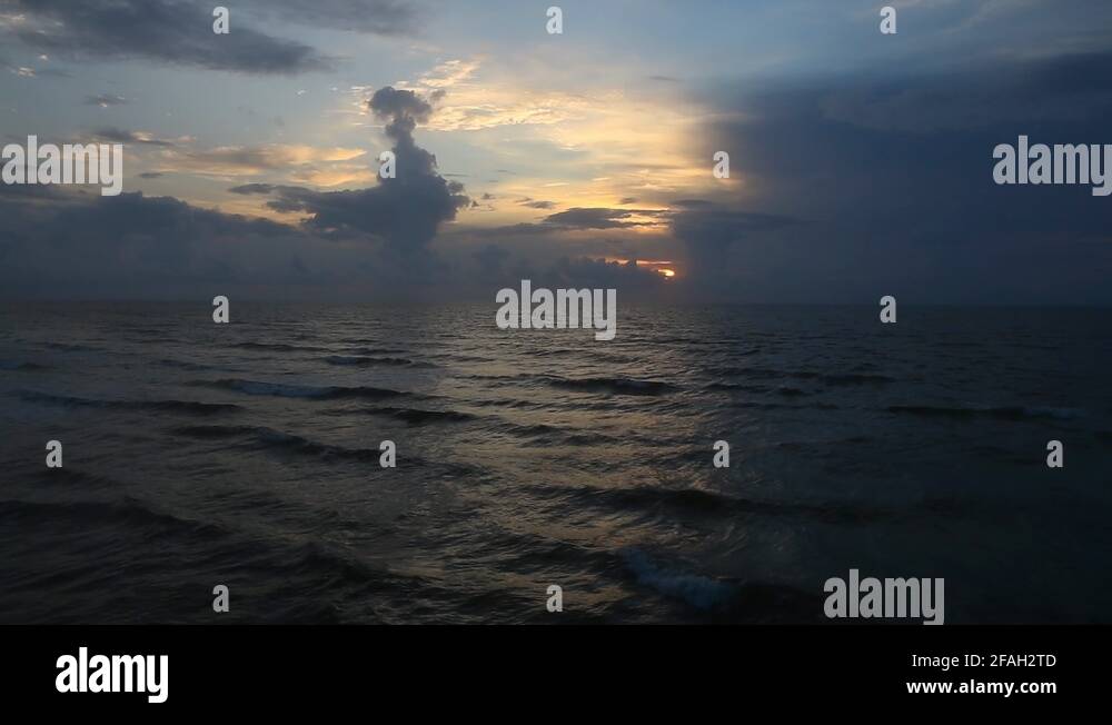 Sky meets ocean Stock Videos & Footage - HD and 4K Video Clips - Alamy