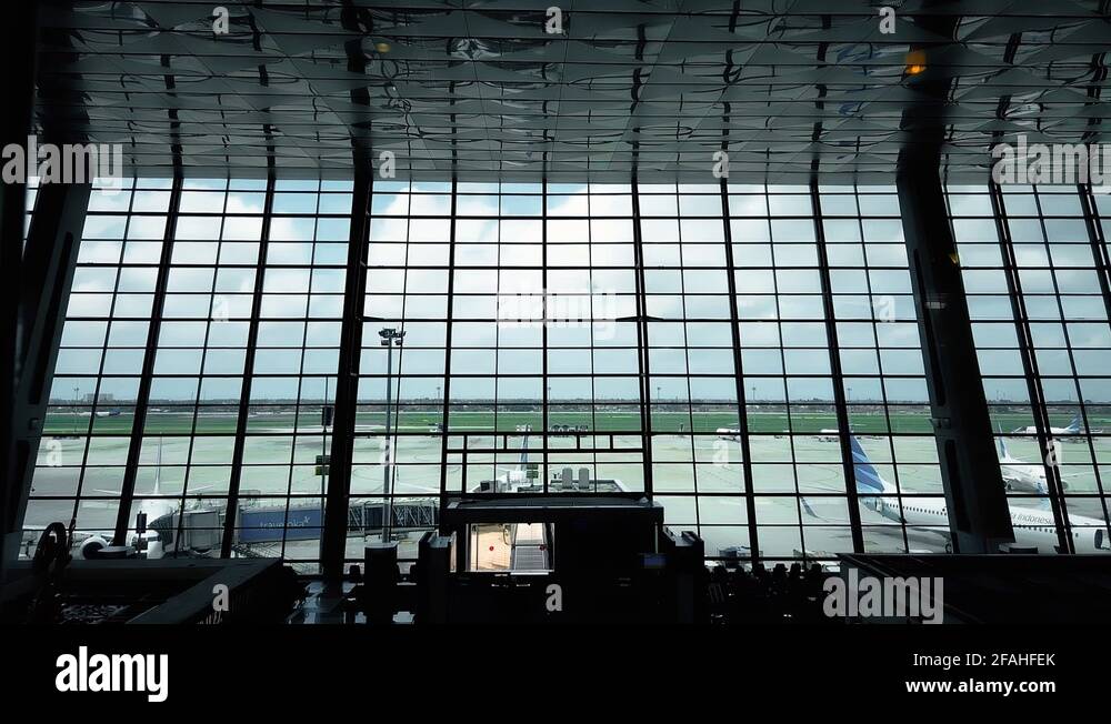 Gate lounge Stock Videos & Footage - HD and 4K Video Clips - Alamy