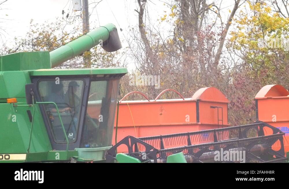 John deere combines Stock Videos & Footage - HD and 4K Video Clips - Alamy