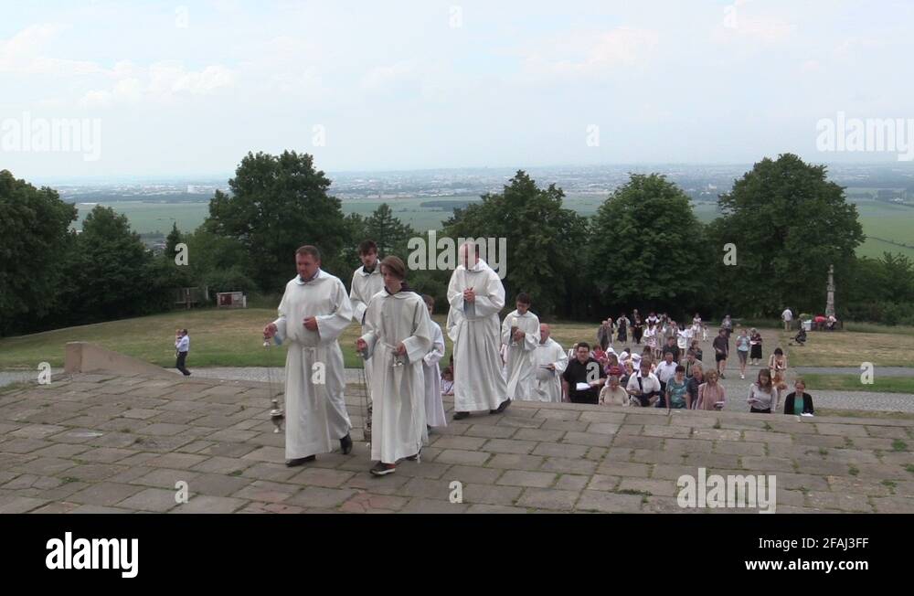 Monstrance altar Stock Videos & Footage - HD and 4K Video Clips - Alamy