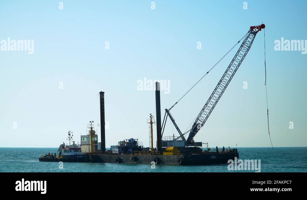 Floating crane Stock Videos & Footage - HD and 4K Video Clips - Alamy