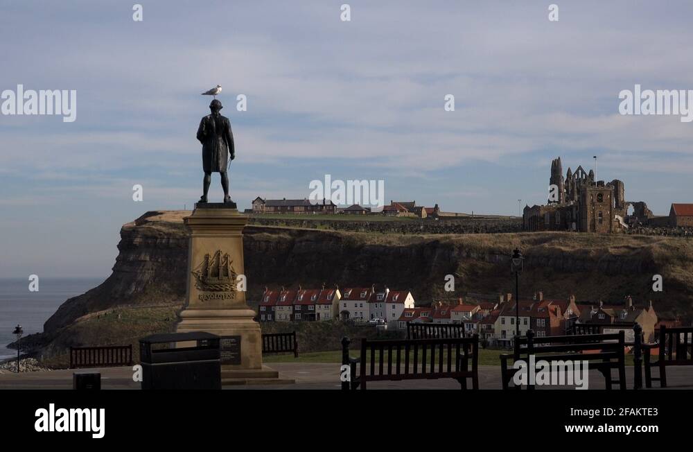 Captain cook statue Whitby a seaside town with abbey Dracula UK England ...