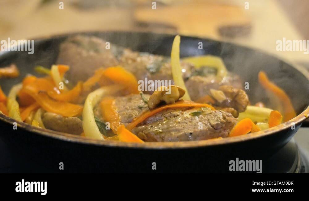Steam in frying pan Stock Videos & Footage - HD and 4K Video Clips - Alamy