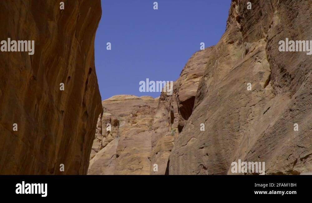 Arab cave Stock Videos & Footage - HD and 4K Video Clips - Alamy