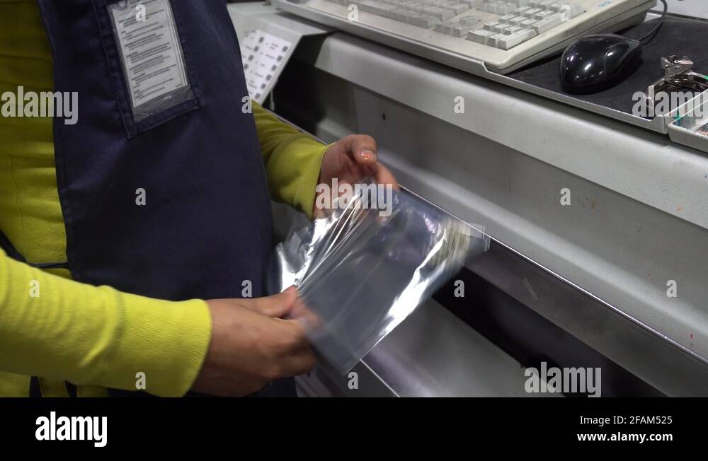 Electronic packing Stock Videos & Footage - HD and 4K Video Clips - Alamy