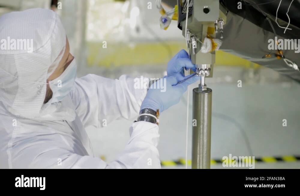 Engineers lift Stock Videos & Footage - HD and 4K Video Clips - Alamy