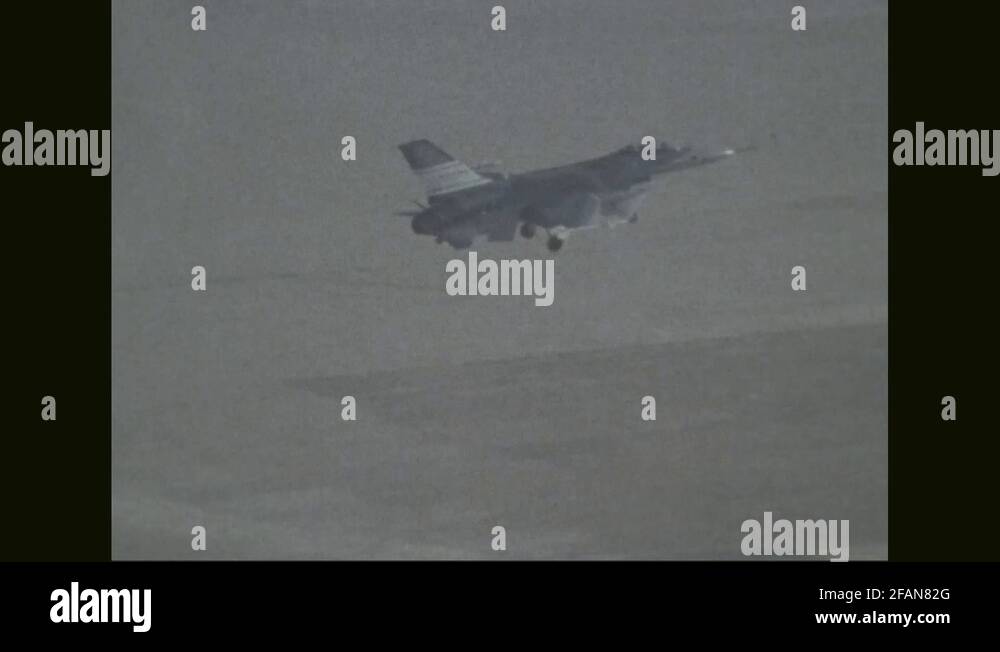 General Dynamics F-16 Fighting Falcon land on Edwards Air Force Base ...