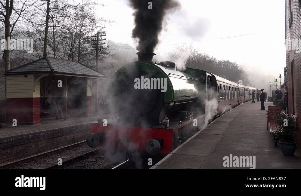 Train leaving station uk Stock Videos & Footage - HD and 4K Video Clips ...