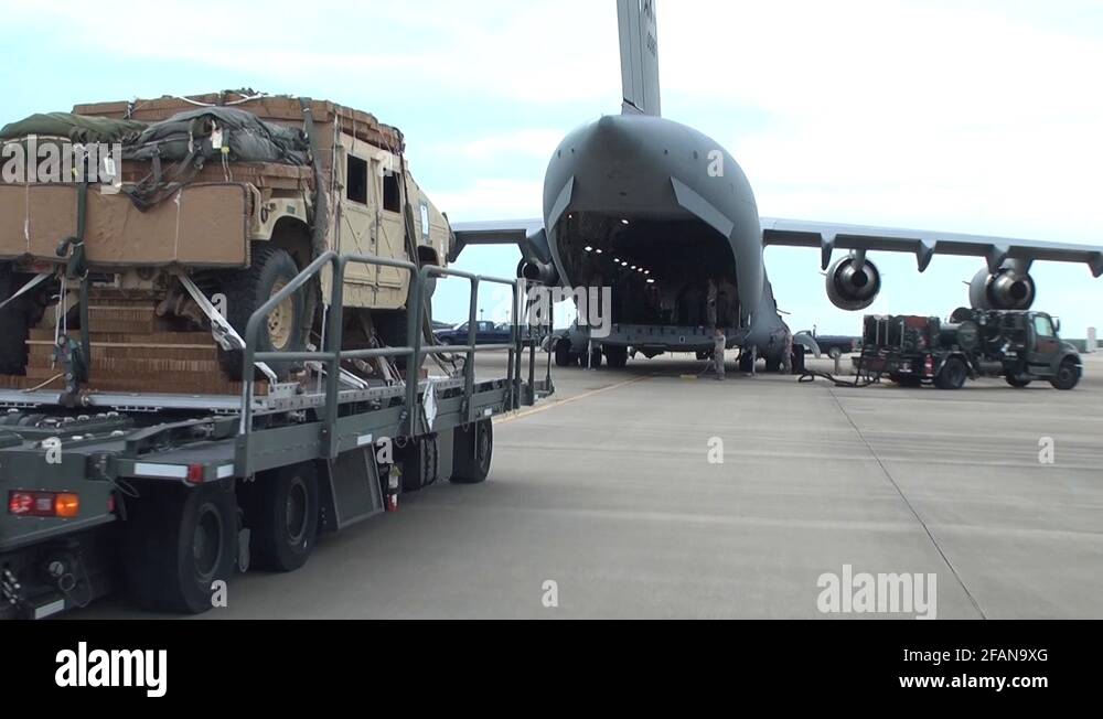 Heavy cargo plane Stock Videos & Footage - HD and 4K Video Clips - Alamy
