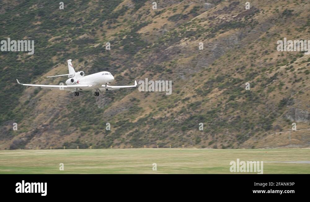 Jetplane landing Stock Videos & Footage - HD and 4K Video Clips - Alamy