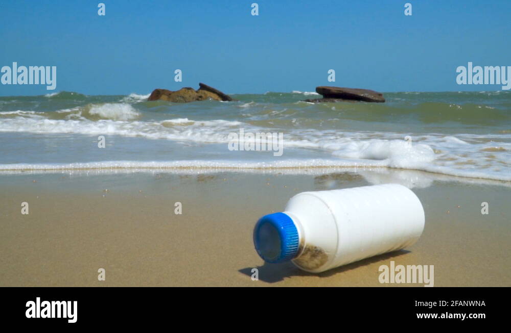 Plastic pollution in ocean marine life Stock Videos & Footage - HD and ...