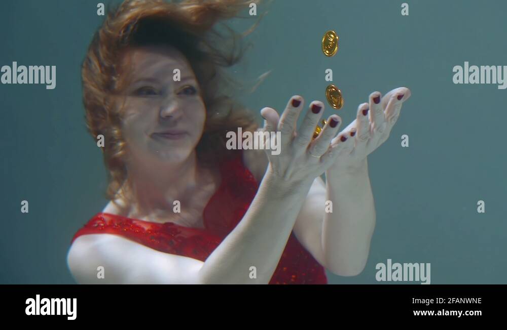 Money underwater Stock Videos & Footage - HD and 4K Video Clips - Alamy