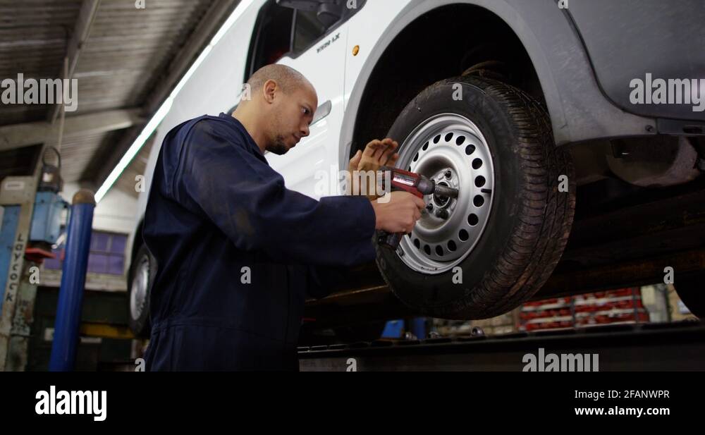 Changing a tyre Stock Videos & Footage - HD and 4K Video Clips - Alamy