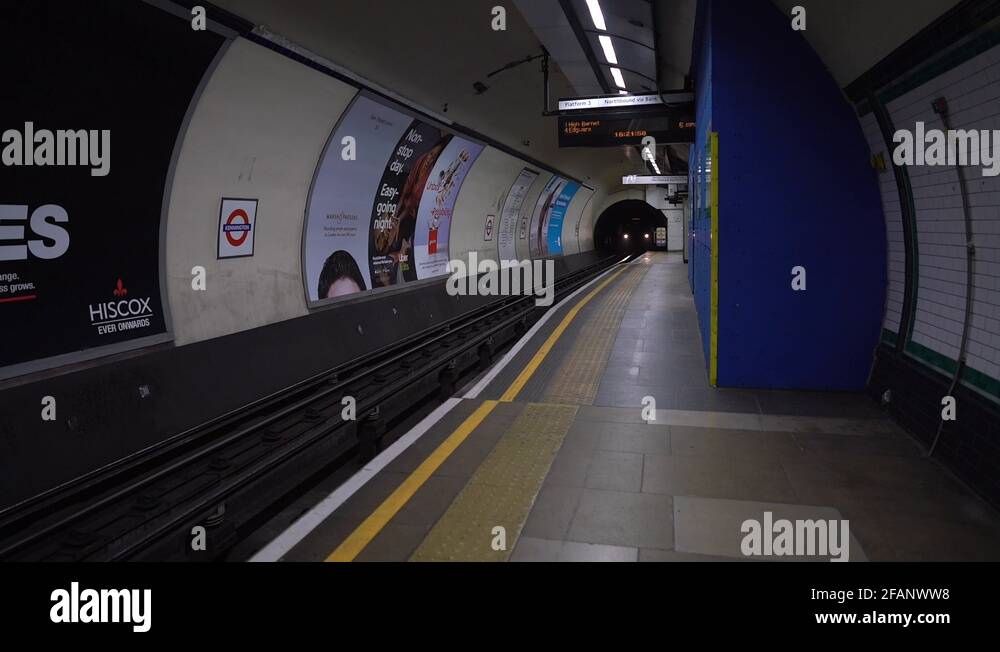 London underground train platform station Stock Videos & Footage - HD ...