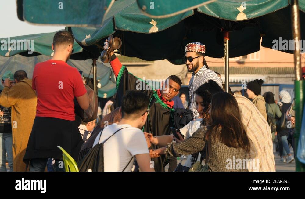 Arab tourists Stock Videos & Footage - HD and 4K Video Clips - Alamy
