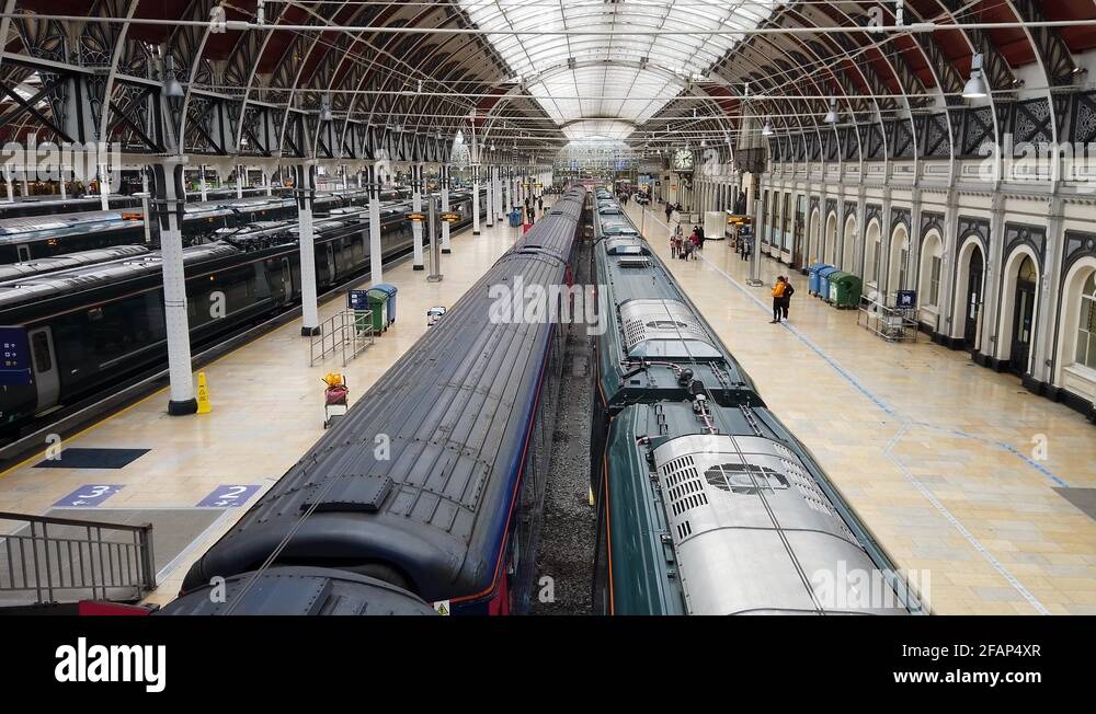 Paddington railway station in west london Stock Videos & Footage - HD ...