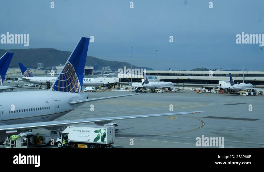 Plane banking Stock Videos & Footage - HD and 4K Video Clips - Alamy