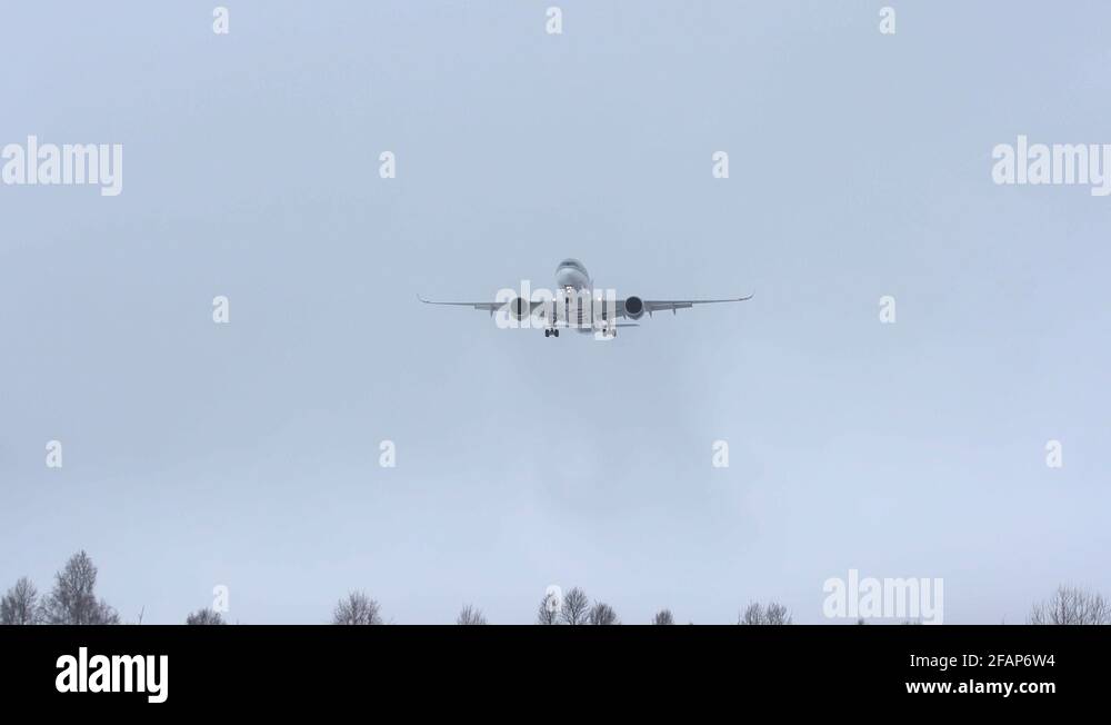 Airbus a350 flying Stock Videos & Footage - HD and 4K Video Clips - Alamy