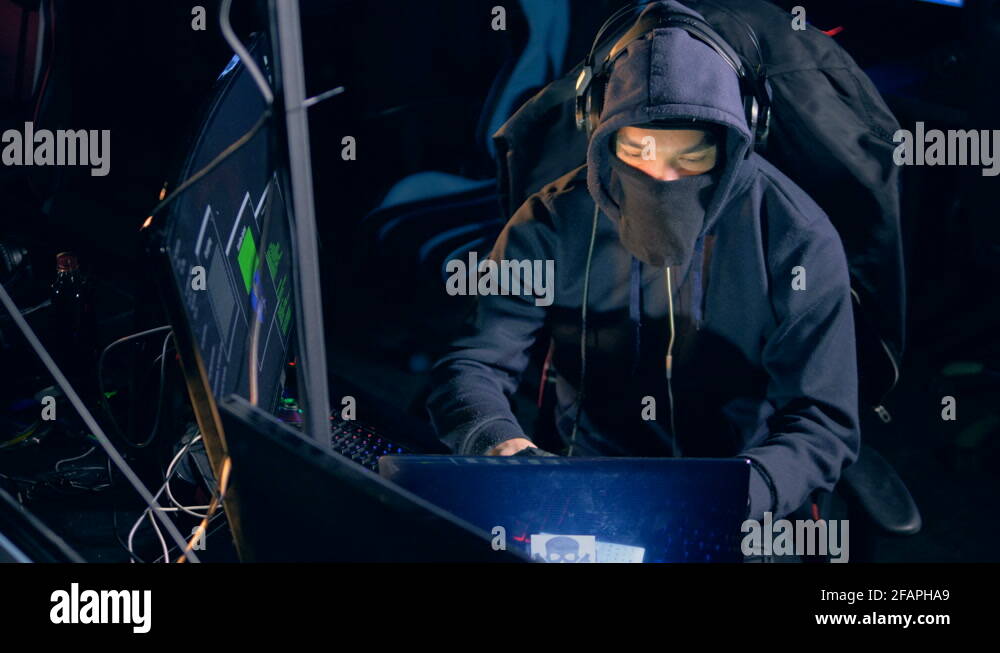Man hacking Stock Videos & Footage - HD and 4K Video Clips - Alamy