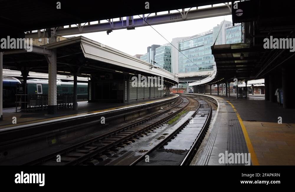 London train platforms Stock Videos & Footage - HD and 4K Video Clips ...