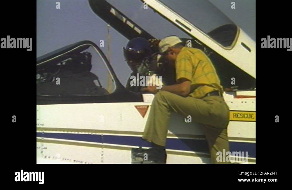 Test pilot smoke Stock Videos & Footage - HD and 4K Video Clips - Alamy