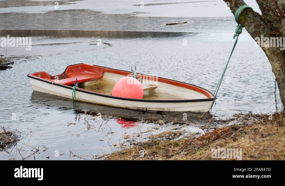Submerged boat Stock Videos & Footage - HD and 4K Video Clips - Alamy