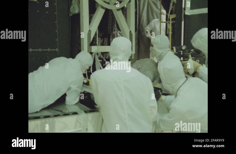 Scientists work on Hubble Space Telescope at Lockheed Martin ...