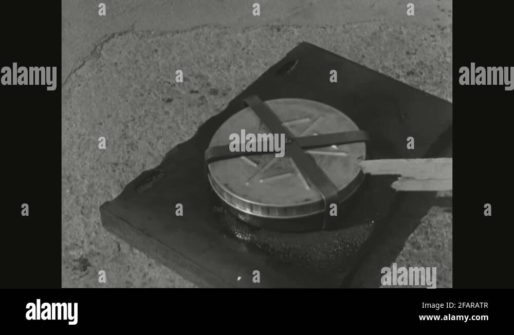 Removal container Stock Videos & Footage - HD and 4K Video Clips - Alamy