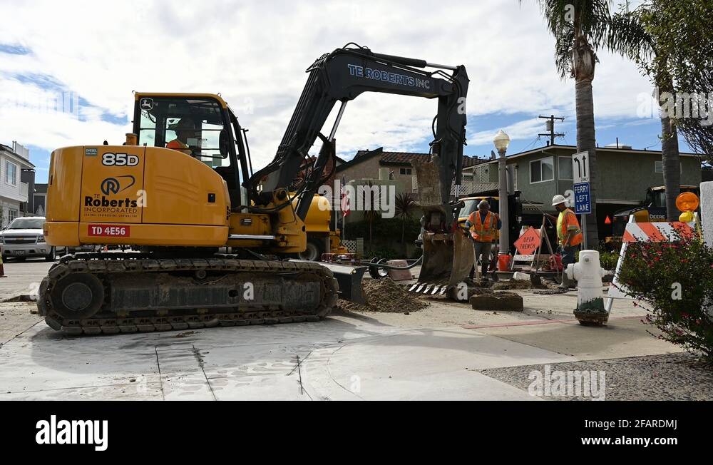 Digger on water Stock Videos & Footage - HD and 4K Video Clips - Alamy