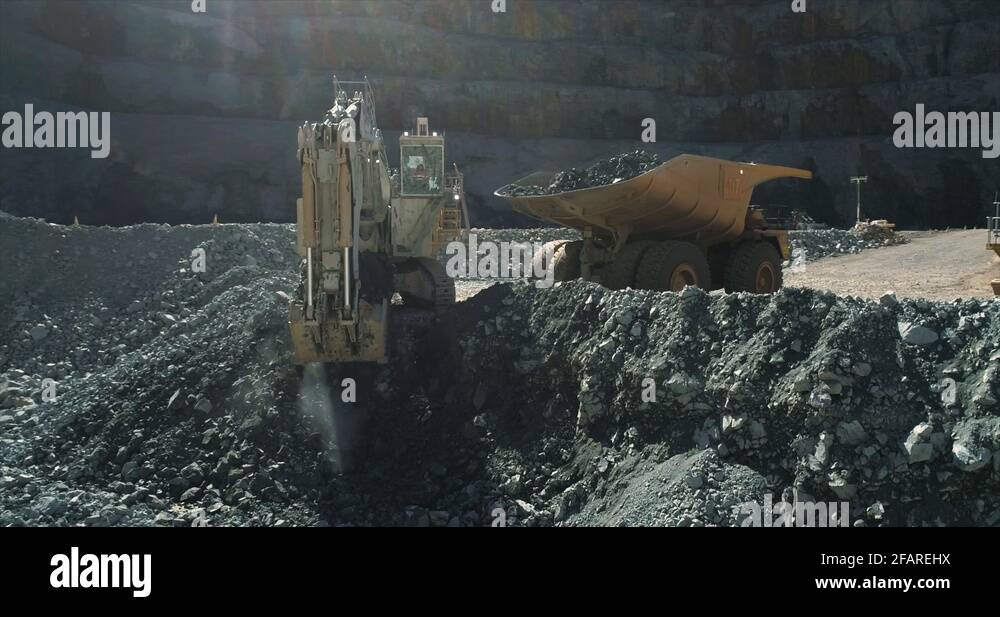 Digger tipping dirt Stock Videos & Footage - HD and 4K Video Clips - Alamy