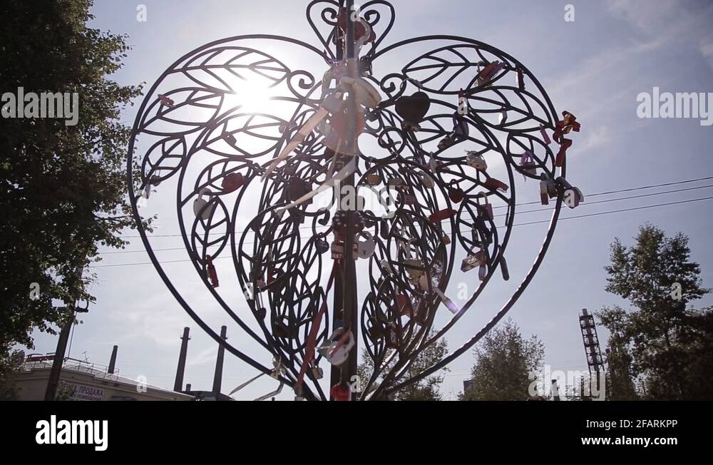 Padlock tree Stock Videos & Footage - HD and 4K Video Clips - Alamy