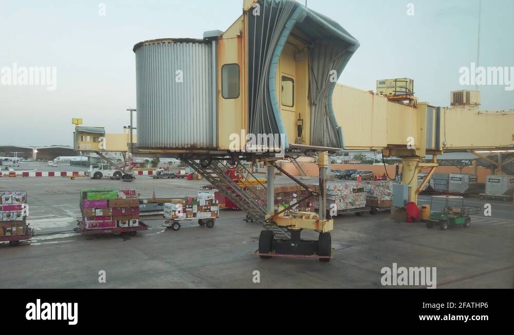 Docking bridge Stock Videos & Footage - HD and 4K Video Clips - Alamy