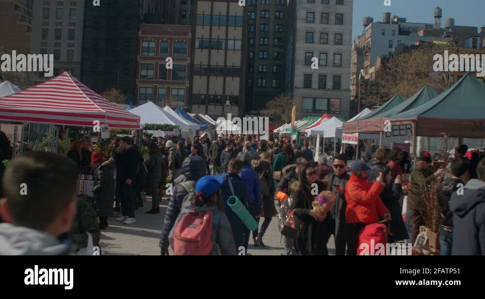Crowd market square Stock Videos & Footage - HD and 4K Video Clips - Alamy