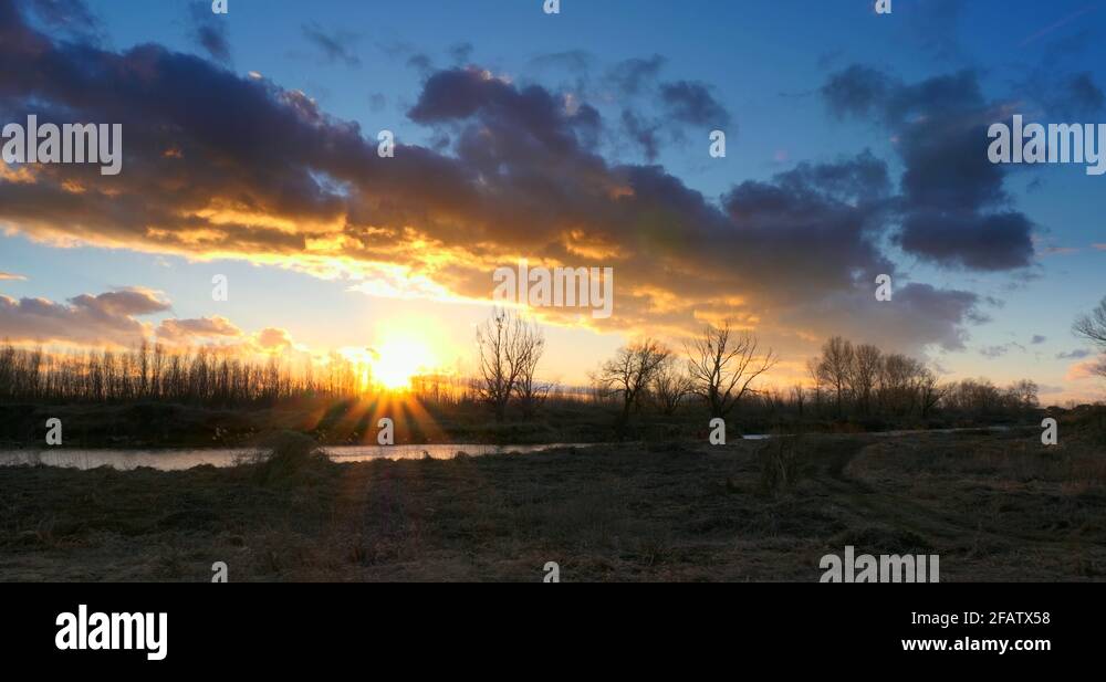 Sunset sunbeams sun flares shine Stock Videos & Footage - HD and 4K Video Clips - Alamy