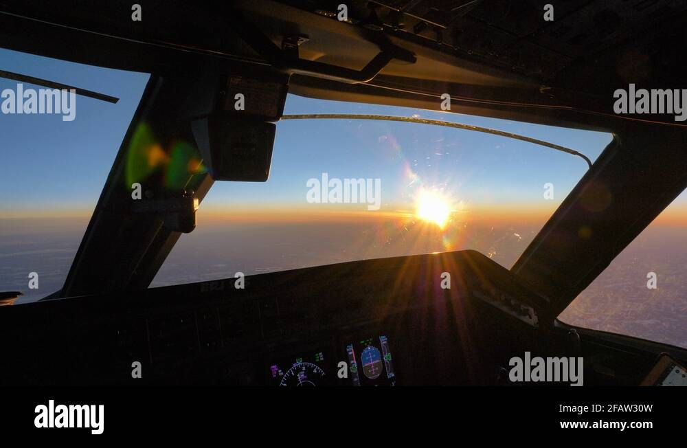 Airline cockpit Stock Videos & Footage - HD and 4K Video Clips - Alamy