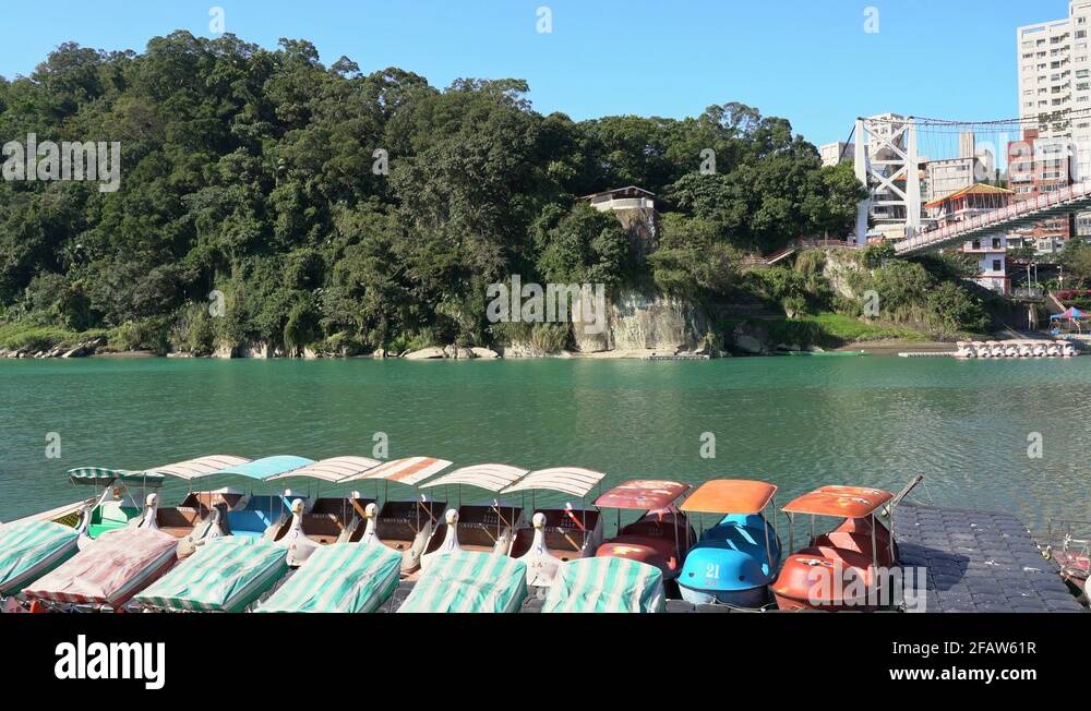Morning view of the famous Bitan Scenic area in Xindian District Stock ...