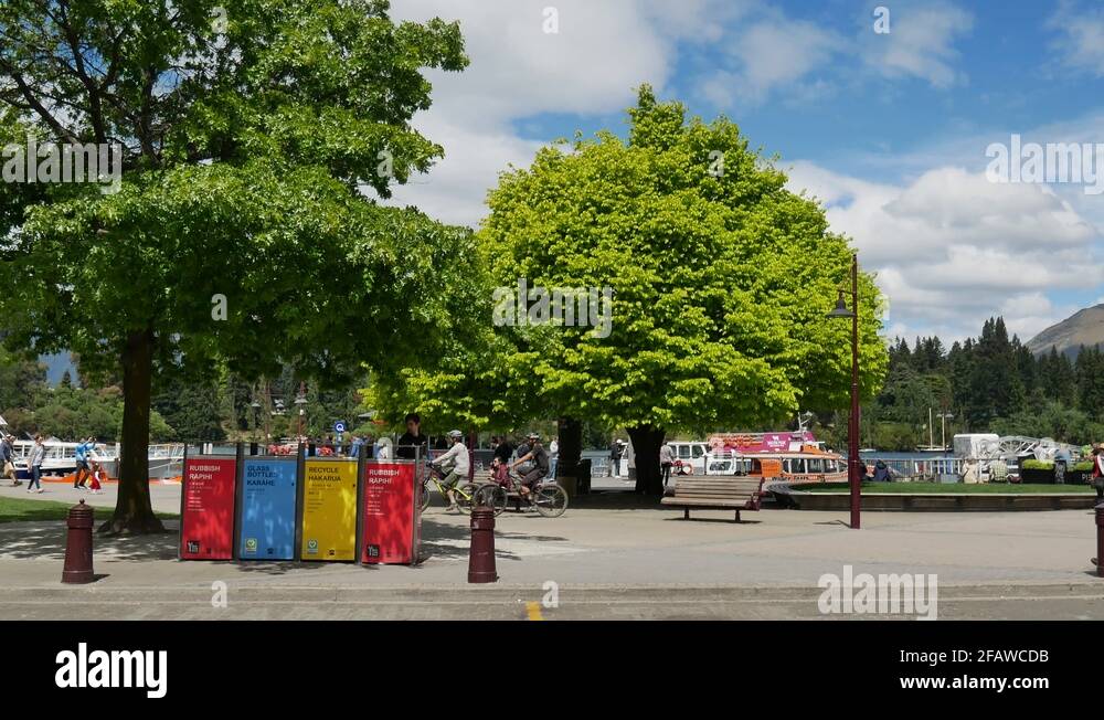 Recycle bin cycle Stock Videos & Footage - HD and 4K Video Clips - Alamy