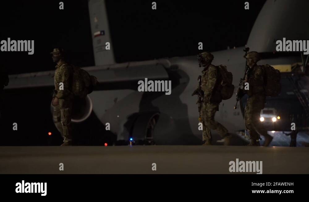 5 soldiers Stock Videos & Footage - HD and 4K Video Clips - Alamy