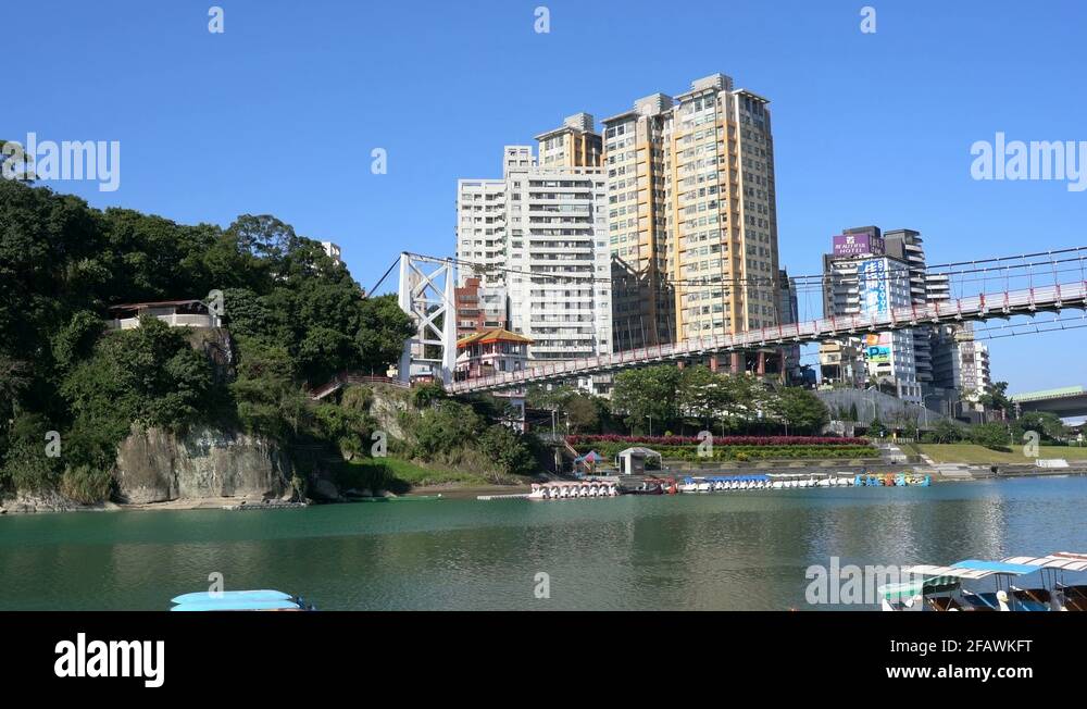 Morning view of the famous Bitan Scenic area in Xindian District Stock ...
