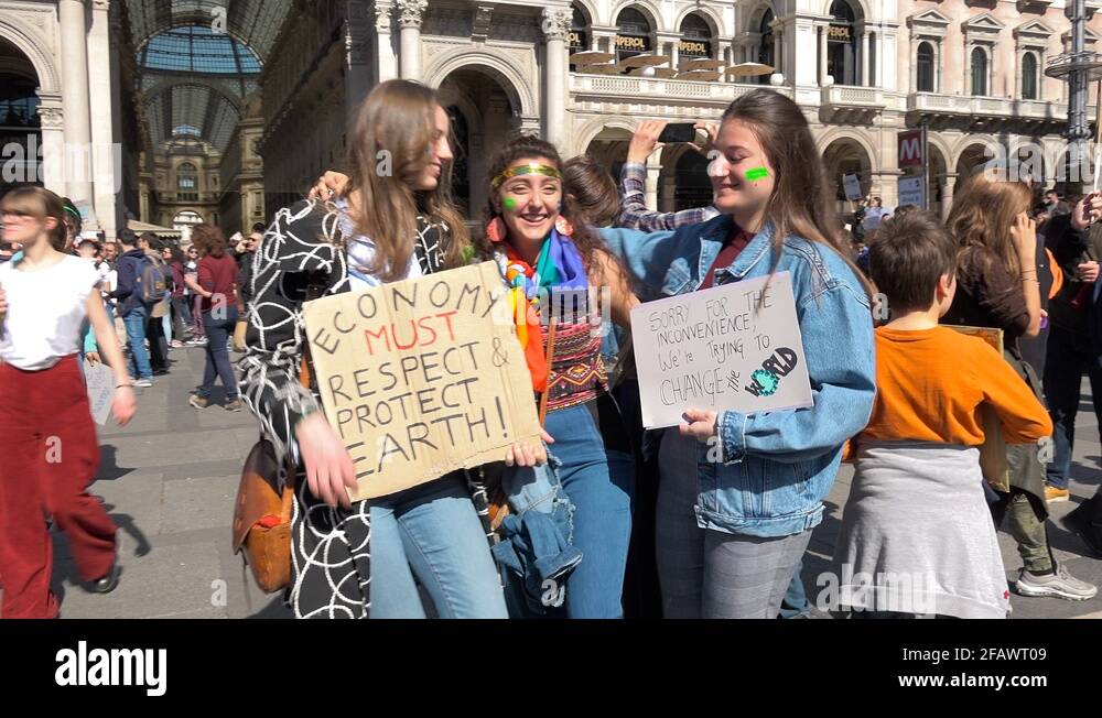 Women picketing Stock Videos & Footage - HD and 4K Video Clips - Alamy