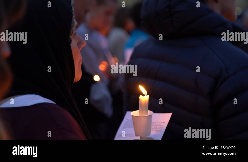 People mourning Stock Videos & Footage - HD and 4K Video Clips - Alamy