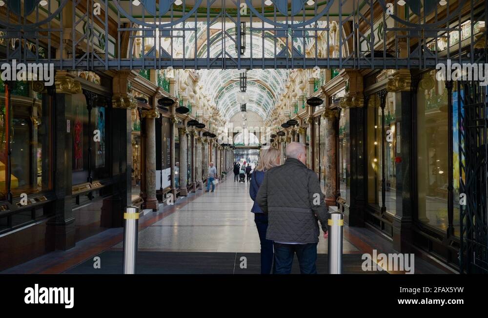 Grand arcade leeds Stock Videos & Footage - HD and 4K Video Clips - Alamy