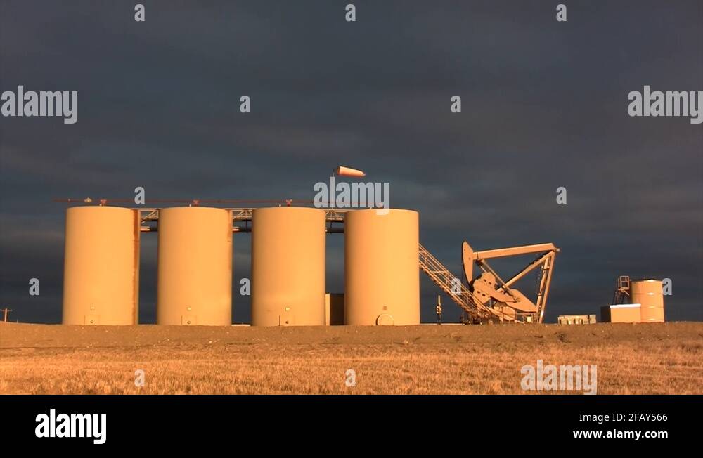 Oil production well Stock Videos & Footage - HD and 4K Video Clips - Alamy
