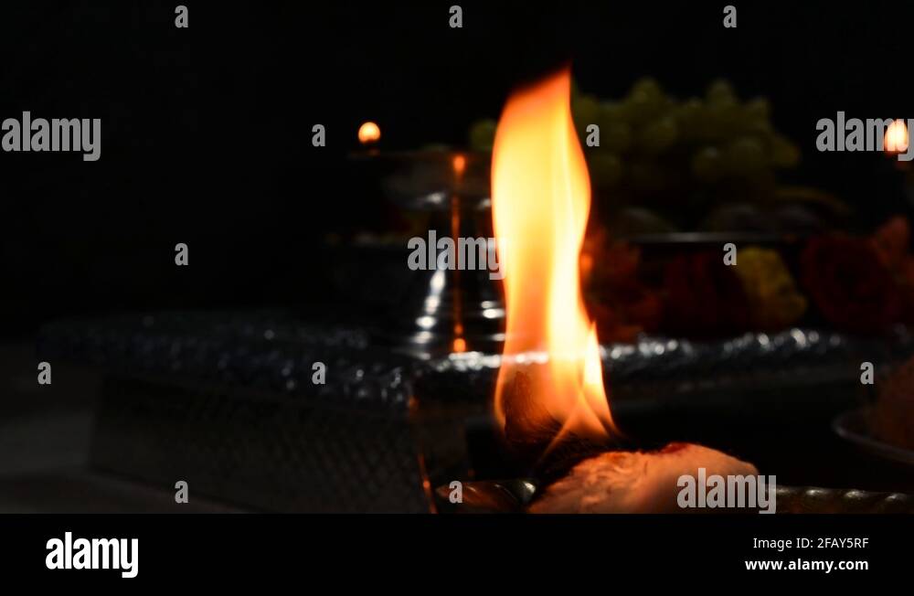 Temple aarti Stock Videos & Footage - HD and 4K Video Clips - Alamy