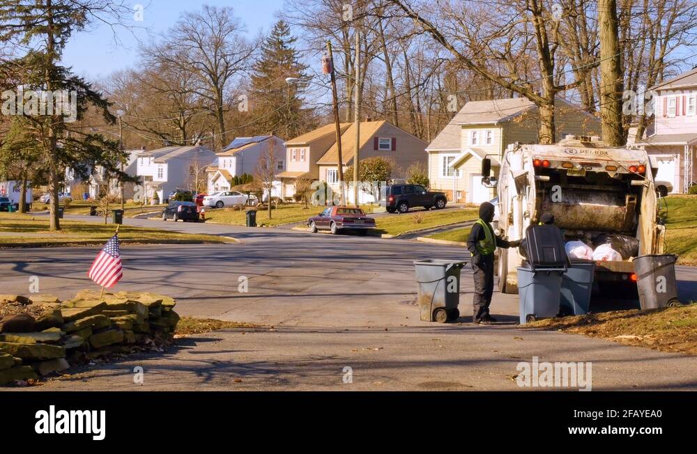 Garbage men Stock Videos & Footage - HD and 4K Video Clips - Alamy