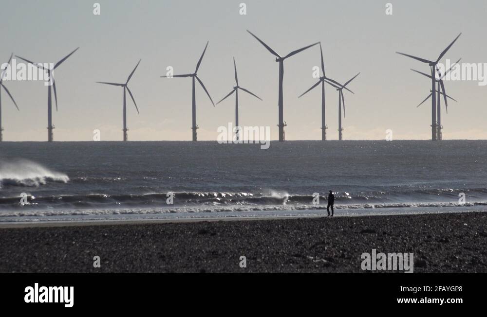 Walking in wind uk Stock Videos & Footage - HD and 4K Video Clips - Alamy