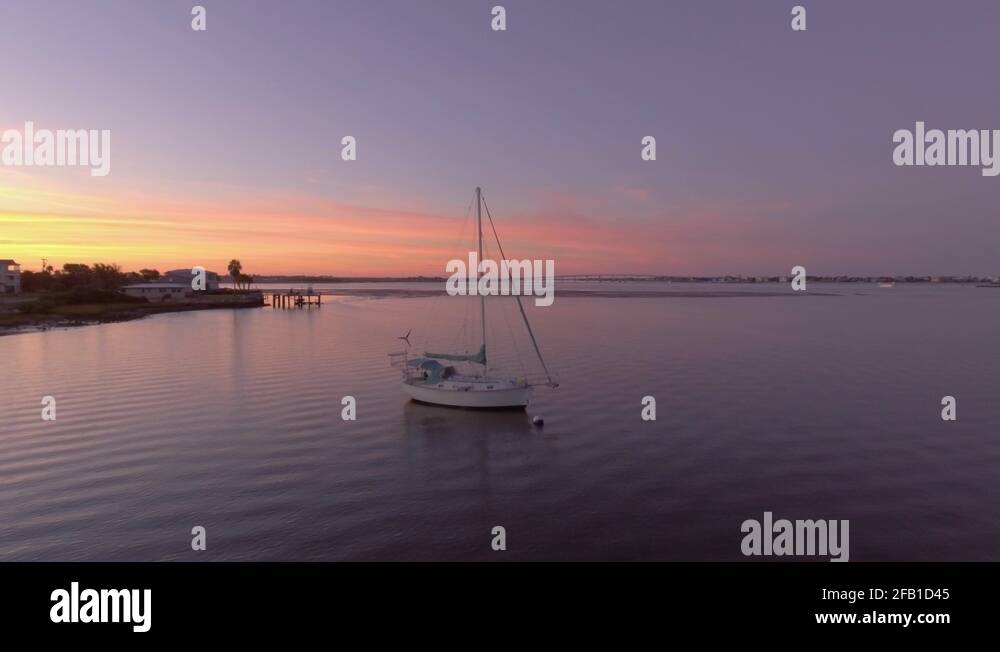 Single mast sailboat Stock Videos & Footage - HD and 4K Video Clips - Alamy