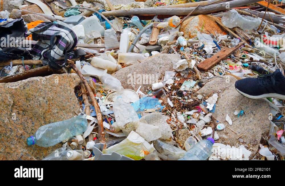 Trash/Rubbish/Single Use Platics washed up on Butterfly Beach in Hong ...