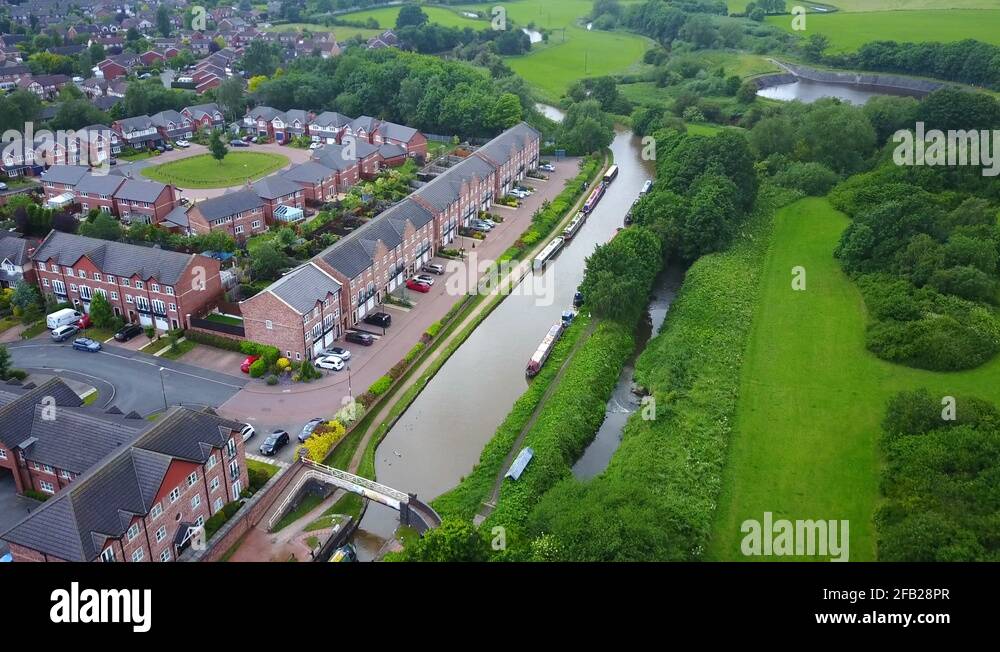 Middlewich boat Stock Videos & Footage - HD and 4K Video Clips - Alamy